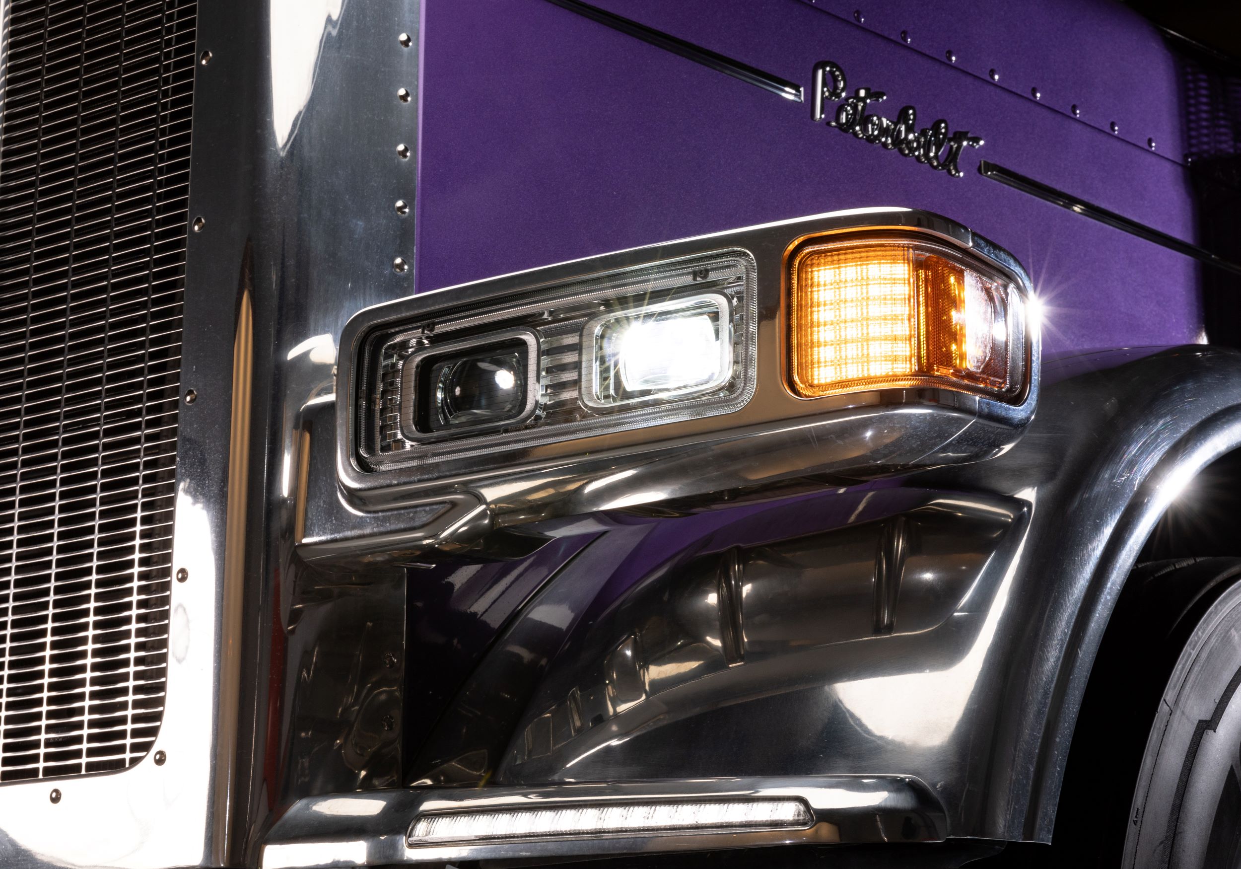 Peterbilt Model 589 | Peterbilt